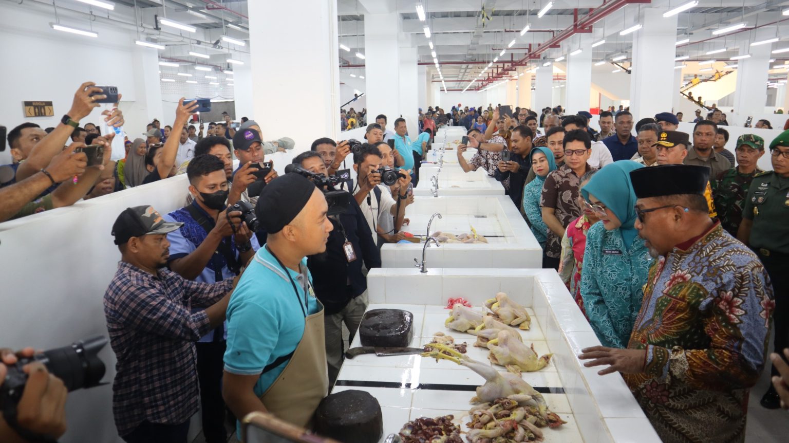 GEDUNG BARU PASAR MARDIKA AMBON RESMI BEROPERASI